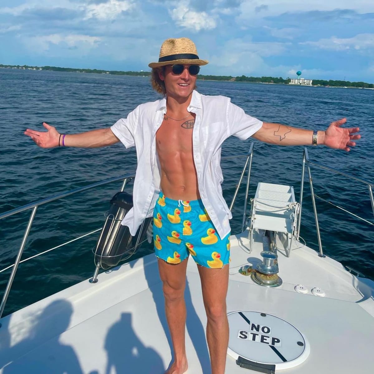 Who is Shea Foster? 'Surviving Paradise' contestant is ready for ...